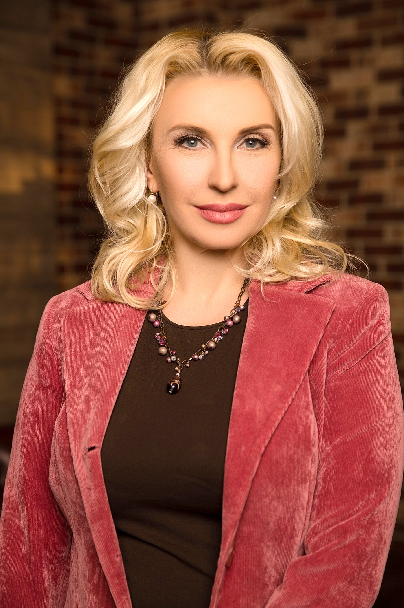 Victoria, 56 yo | blue eyes, light brown hair | ID1141864