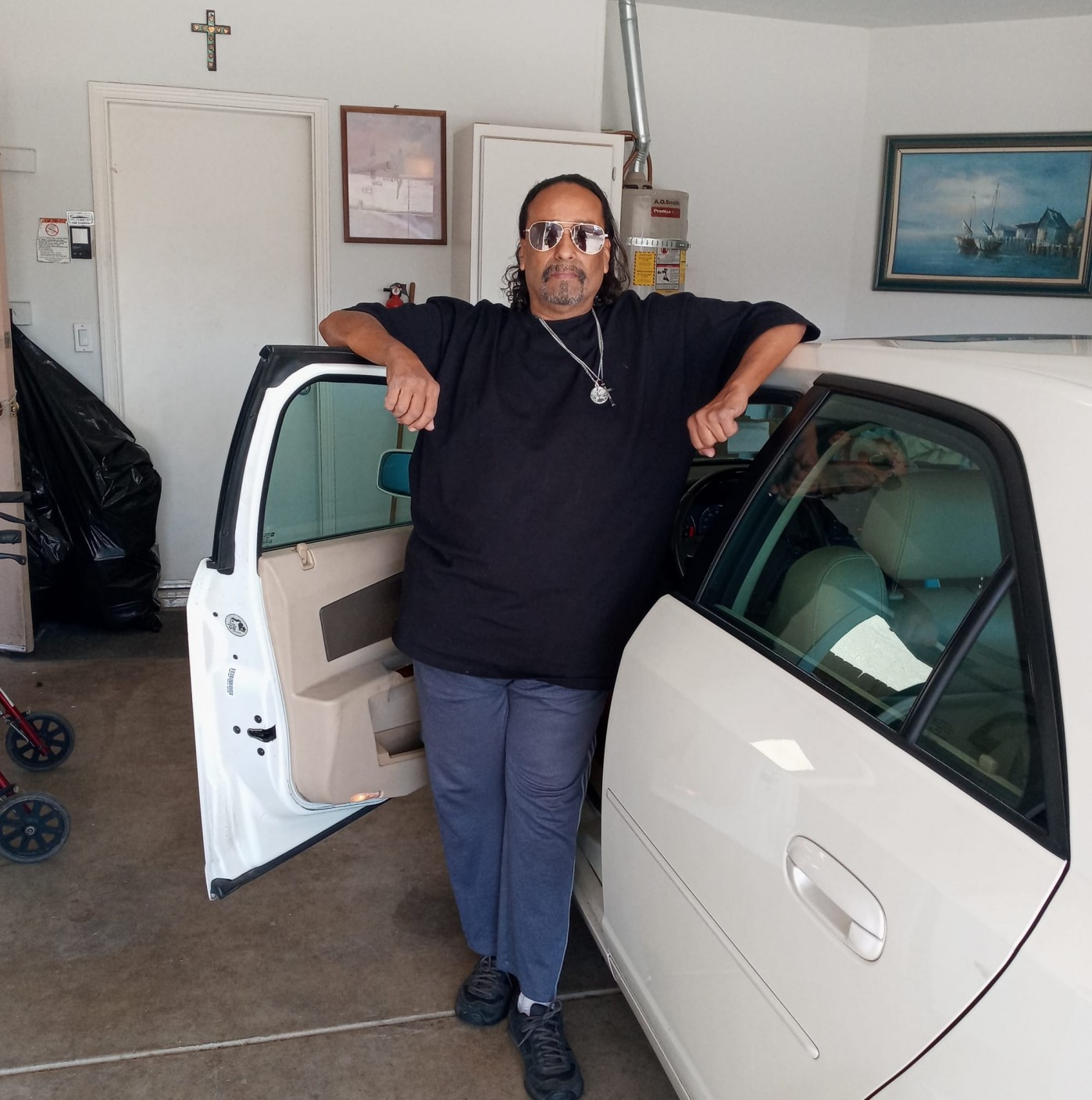 Gil: eyes, hair, 63 years old | ID1373312