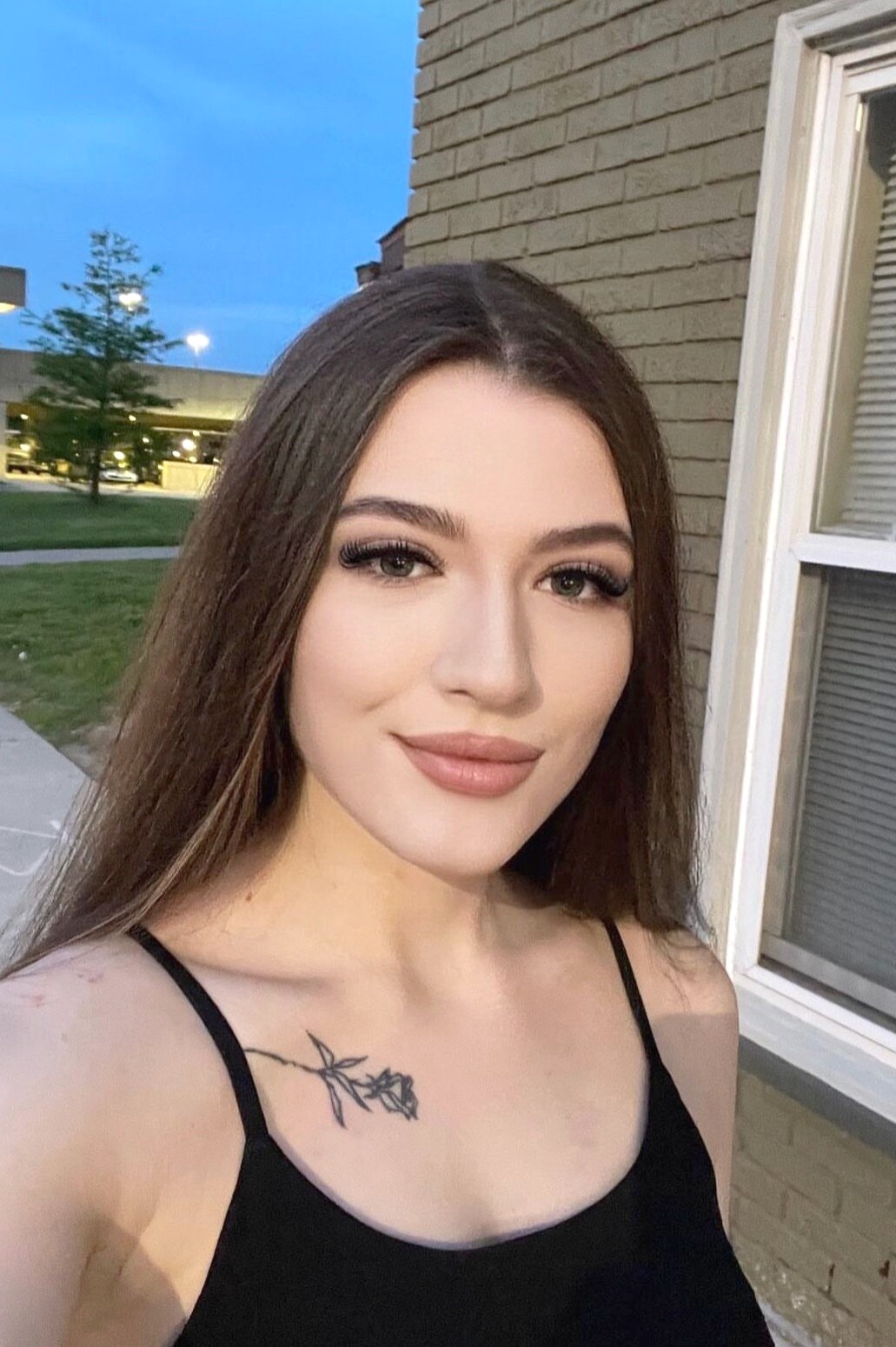 Maria, 23 yo | green eyes, brunette hair | ID1657018