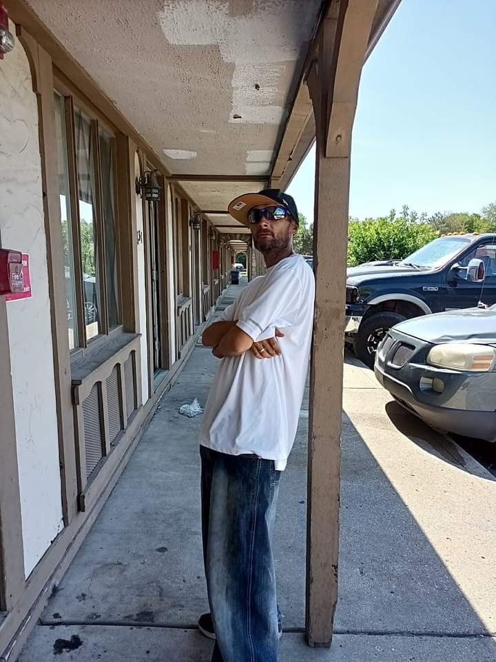 Douglas Bennett: eyes, hair, 42 years old | ID1925549