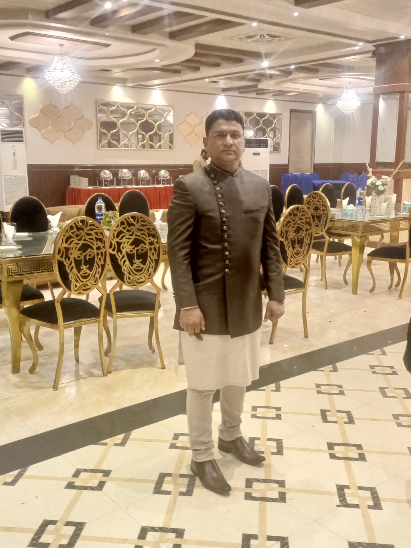 Shuja, 44 yo | eyes, hair | ID2004957