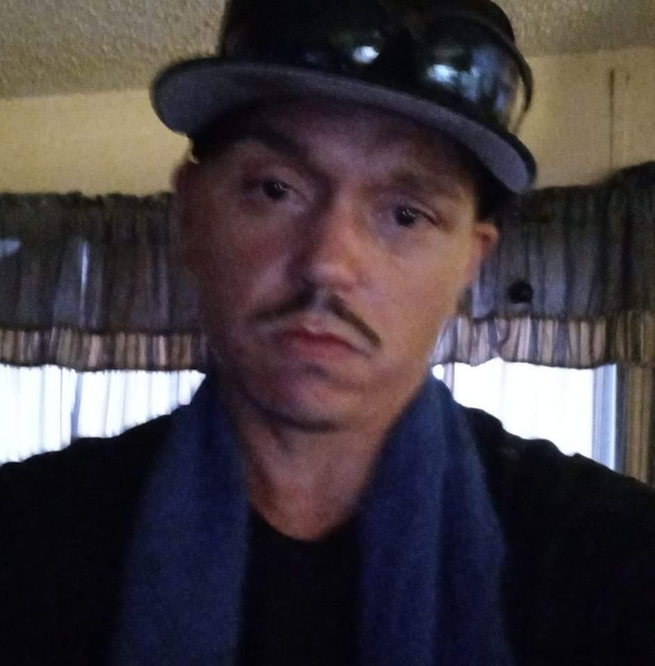 Mikey Beasley: eyes, hair, 41 years old | ID2016021