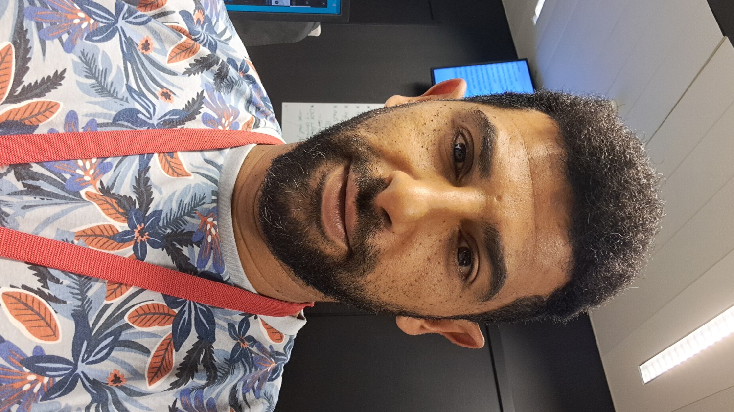 moh cin, 41 yo | eyes, hair | ID2048838