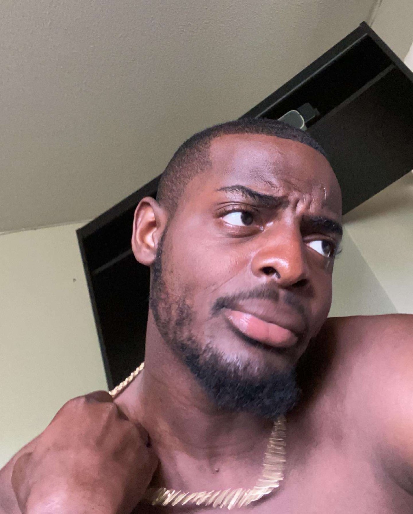 Gboy Fleurentin: eyes, hair, 25 years old | ID2060860