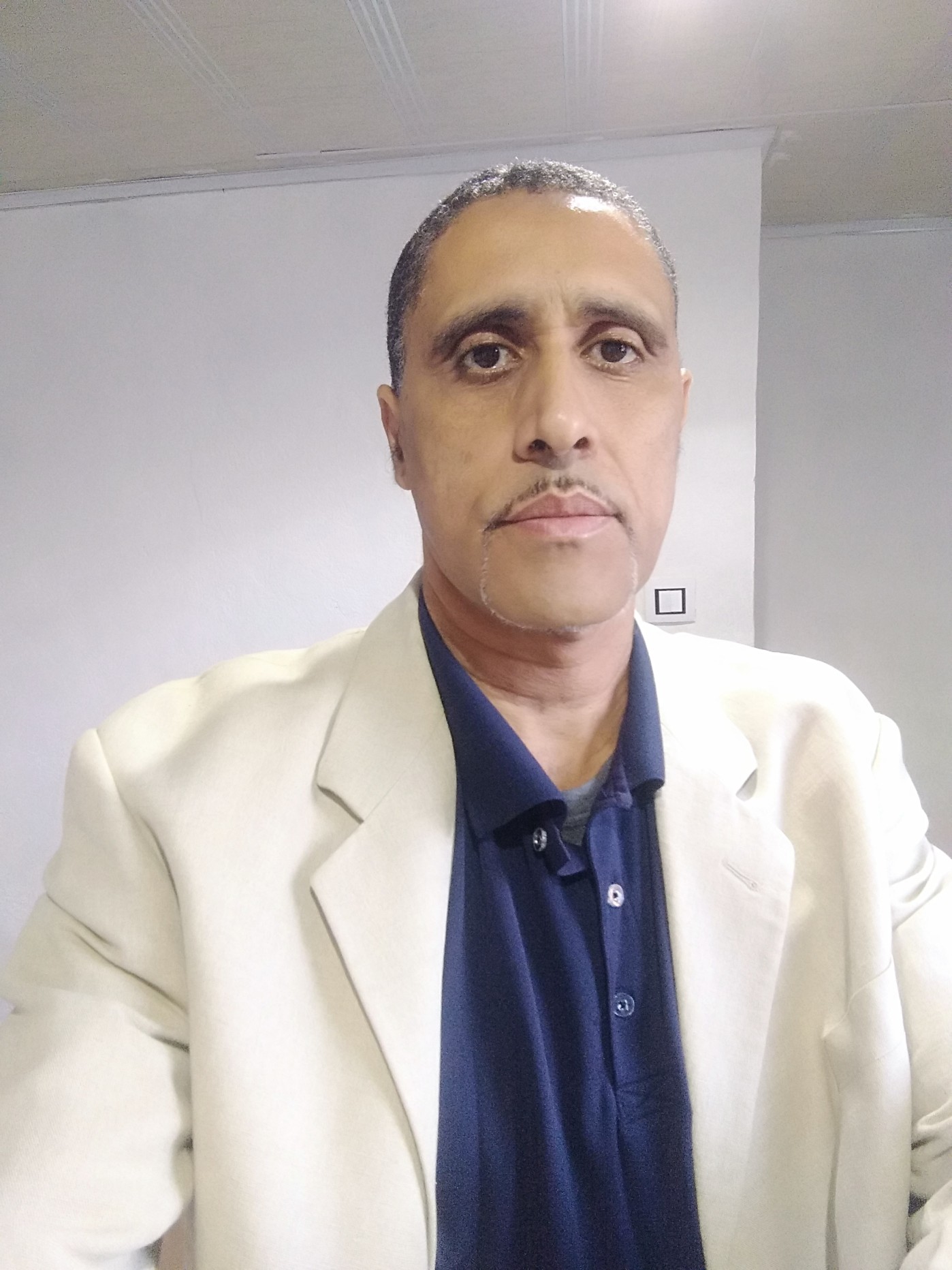 djamal, 53 yo | eyes, hair | ID2110219