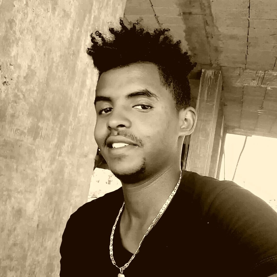 Surafel Mengistu: eyes, hair, 28 years old | ID2124291