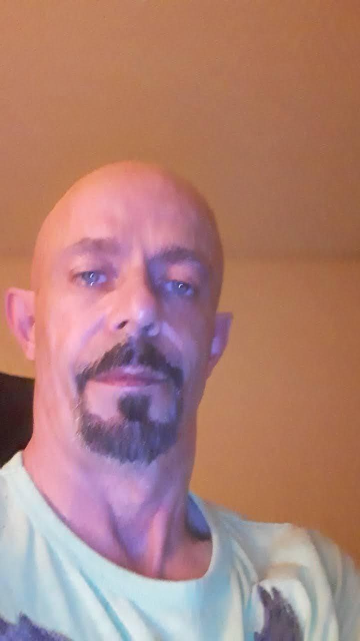 Keith: eyes, hair, 39 years old | ID2130486