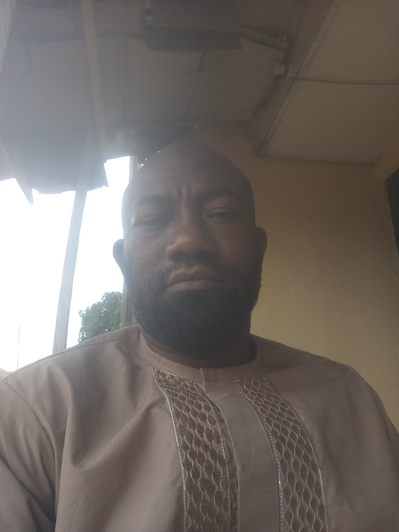 Lukmon shonekan, 46 yo | eyes, hair | ID2140876