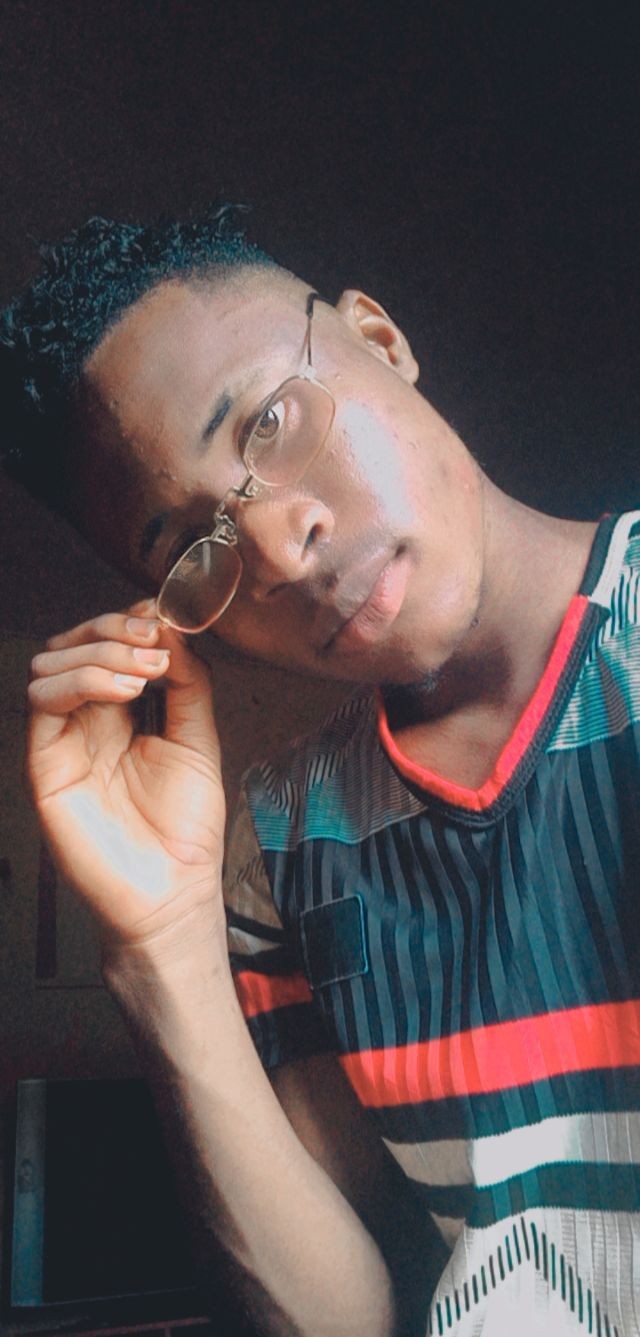 James Randi: eyes, hair, 24 years old | ID2152629