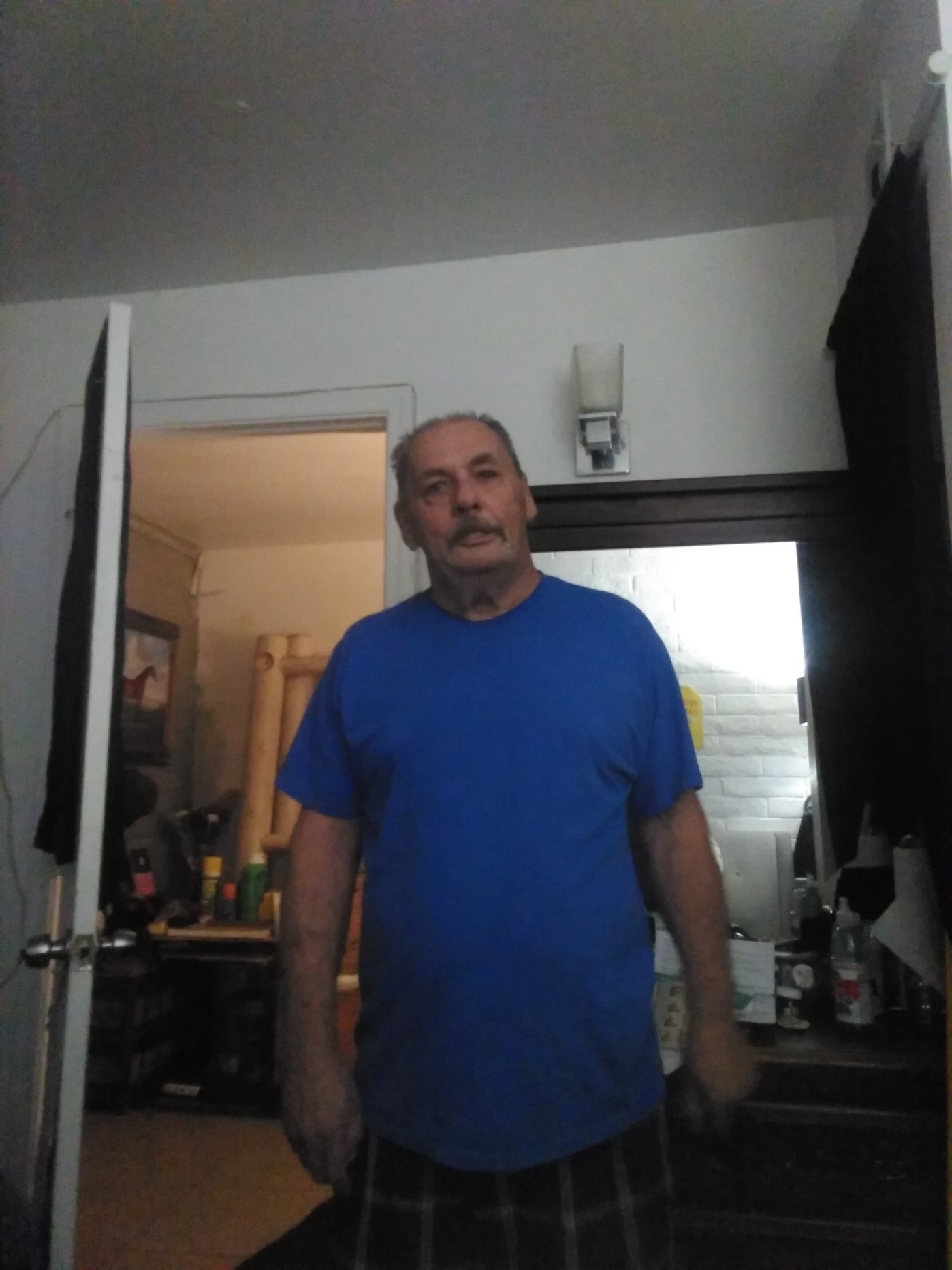 henry rutherford: eyes, hair, 57 years old | ID2212383