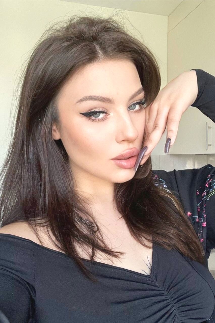 Alina, 21 yo | blue eyes, brunette hair | ID2236812