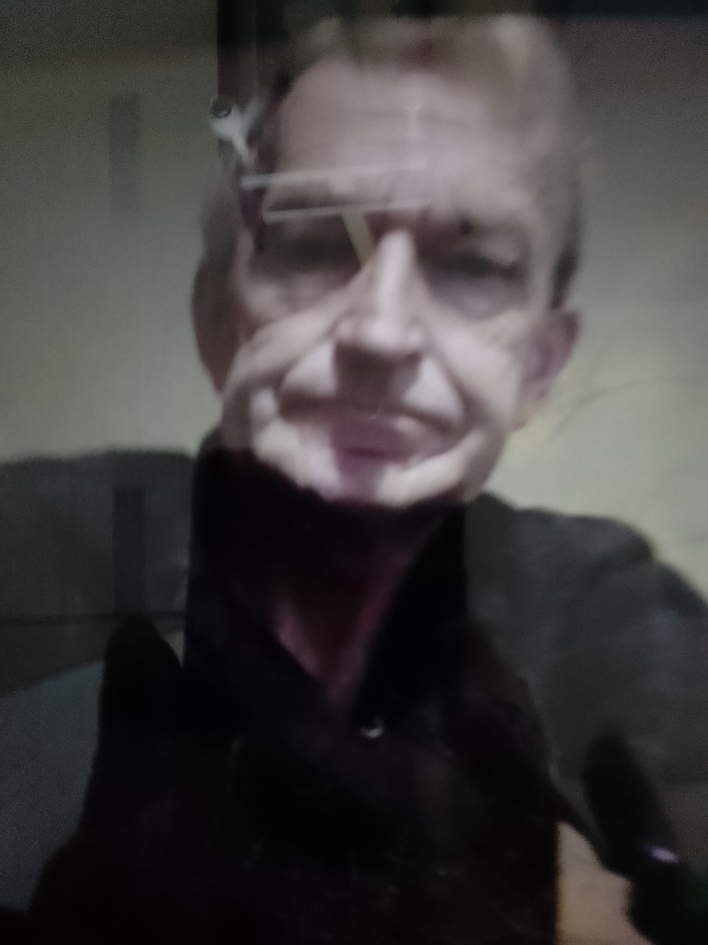 Chaz: eyes, hair, 63 years old | ID2273933