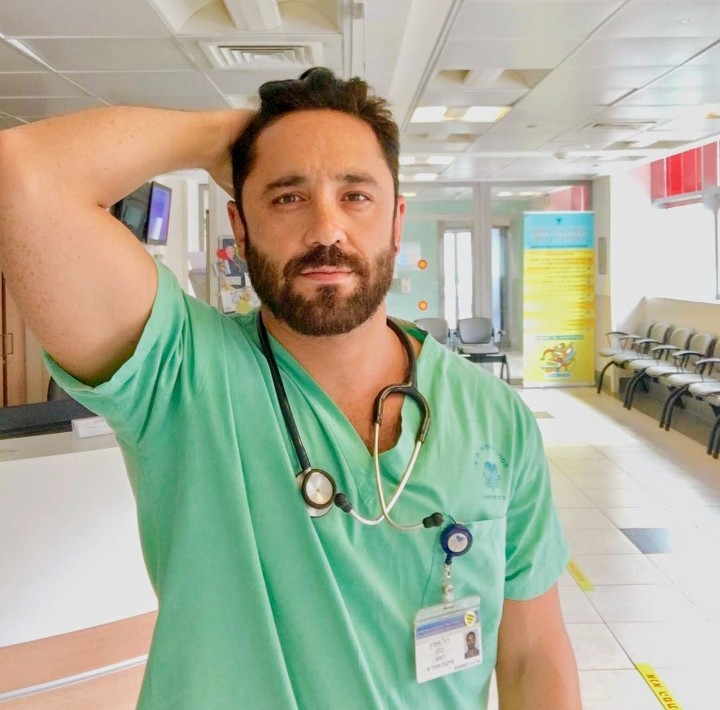 Grey, 41 yo | eyes, hair | ID2314980