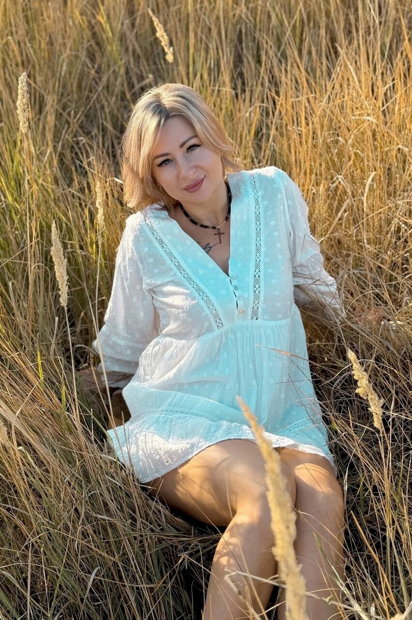 natalia-37-yo-brown-eyes-blonde-hair-id2346449