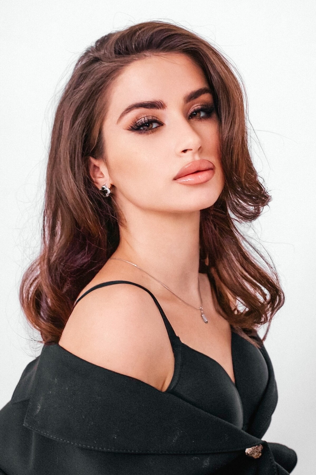 Daria, 20 yo | brown eyes, brunette hair | ID2347234