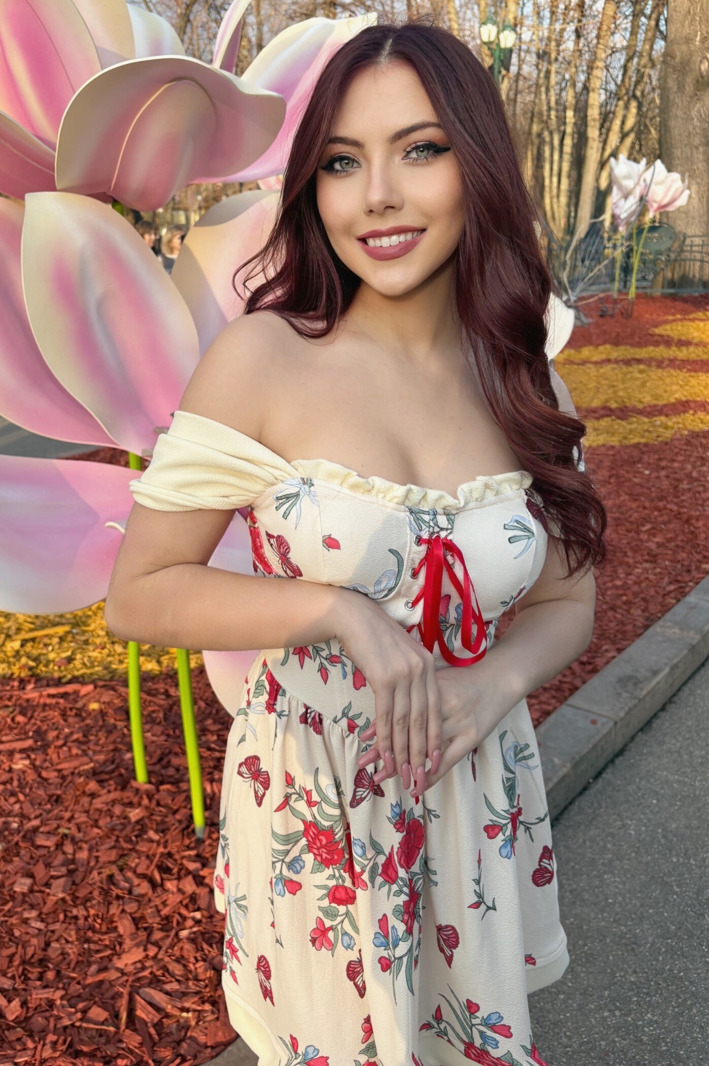 Olesya, 19 yo | green eyes, light brown hair | ID2382408