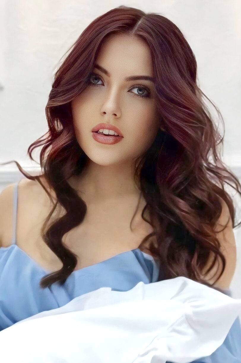 Olesya, 19 yo | green eyes, light brown hair | ID2382408