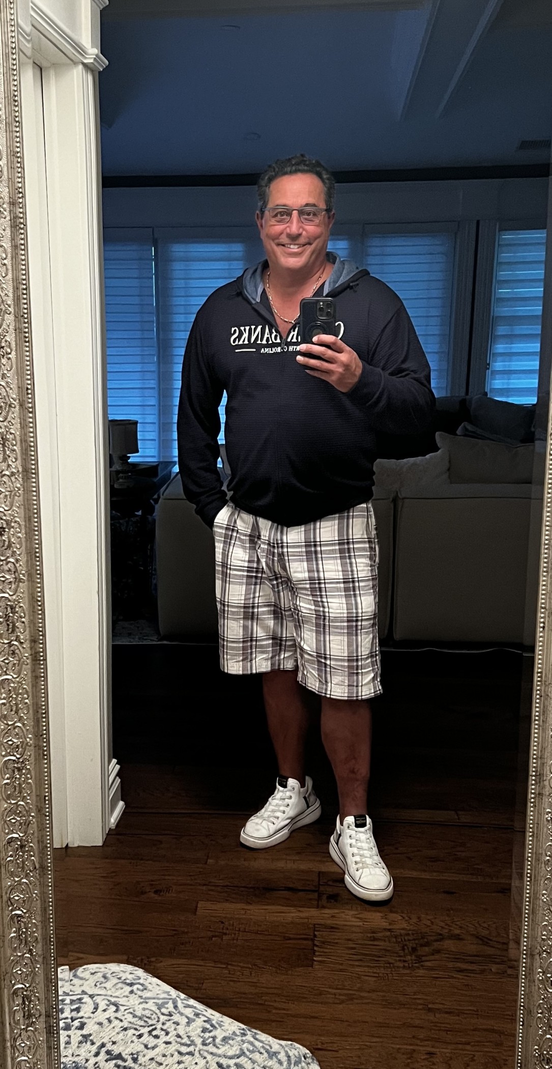 Gio, 60 yo | eyes, hair | ID2383454