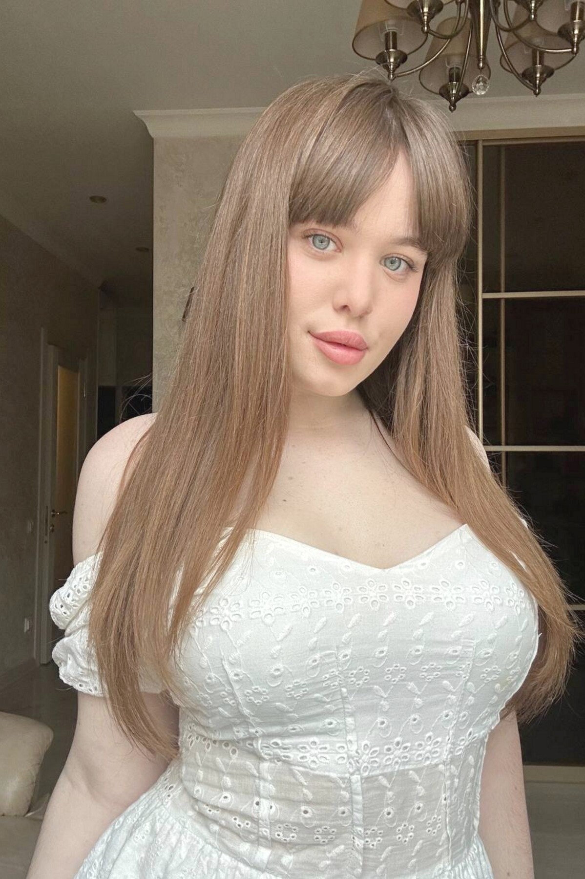 Maria, 19 yo | blue eyes, brunette hair | ID2384467