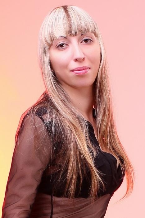 Maria, 42 yo | hazel eyes, blonde hair | ID38521