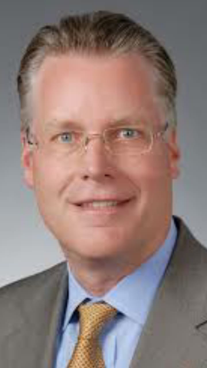 charles hyatt, 61 yo | eyes, hair | ID846031